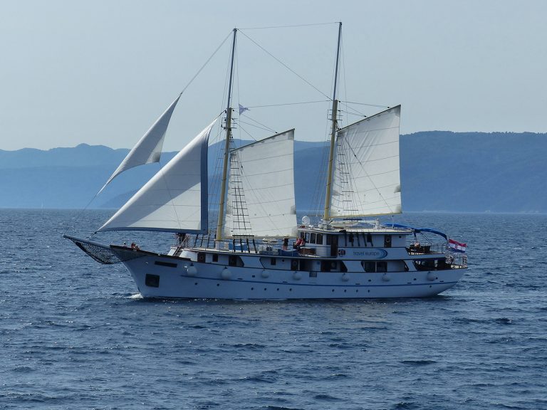 MENDULA - Yacht Design